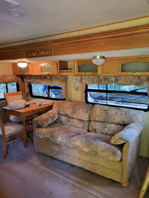 31ft Travel Trailer On Homeowners Property - Marysville, WA