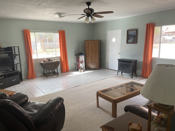 Red Rock Adventures Await From This Comfortable Four Corners Home. - 유타