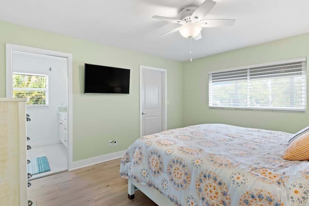Sandy Cheeks- Gorgeous Newly Renovated Pool Home with Bikes - Sanibel ...