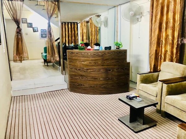 Luxury Moon Guest House - Islamabad