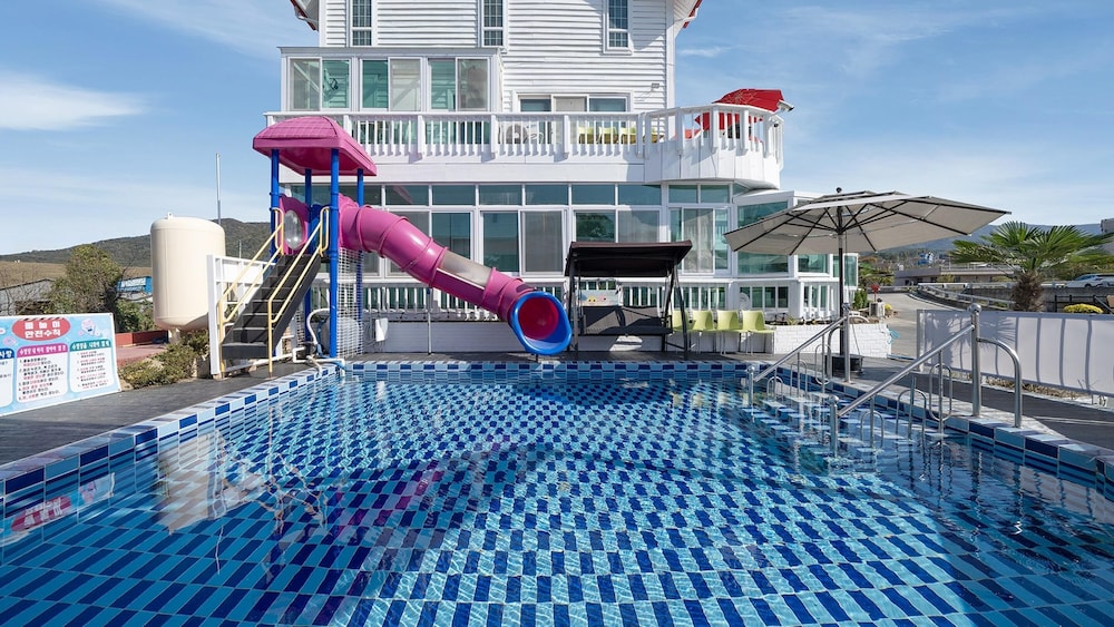 Gyeongju Riu Kids Poolvilla - Gyeongju-si