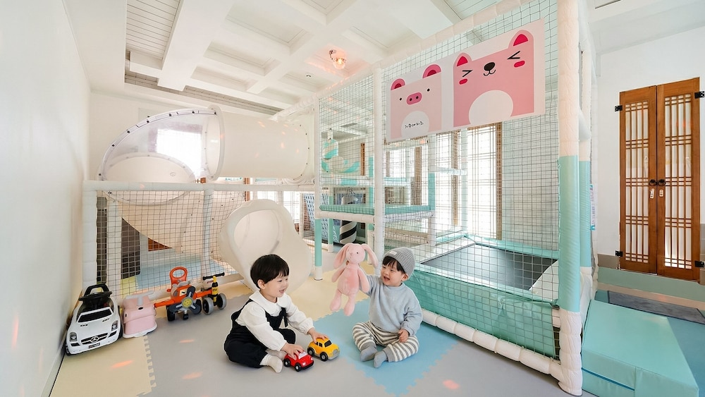 Gyeongju Riu Kids Poolvilla - Gyeongju-si