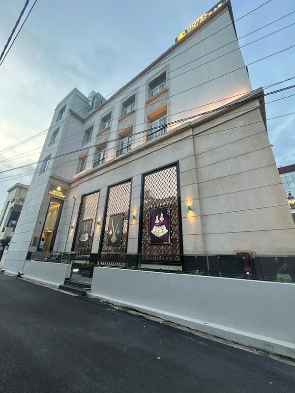 Five Elements Hotels Goldleaf Haldwani - Kathgodam