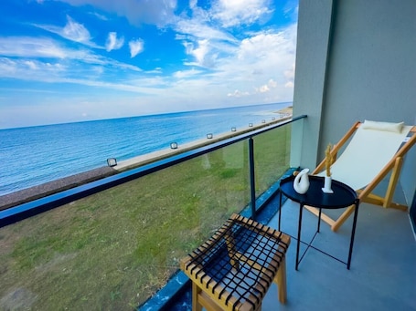 Quarto Empresarial, 1 quarto, varanda, vista para o mar | Roupa de alta qualidade, minibar, com decoração personalizada . Mehmetbey Çaka