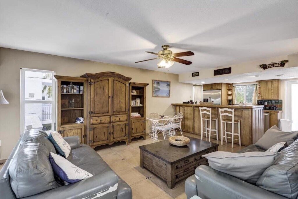 Lagoon Front 3 Bedroom And Den, 4 Balcony, 3 Bathroom, 3 Story Resort Townhouse - Key Largo, FL