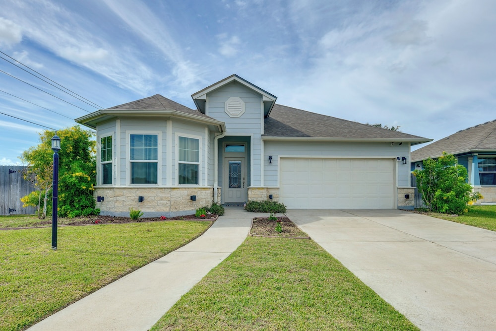Charming Fulton Retreat < 1 Mi To Ocean & Pier! - Rockport, TX