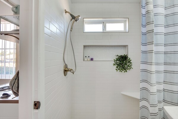 Cozy Simi Valley Studio < 10 Mi To Hiking & Golf - Simi Valley, CA