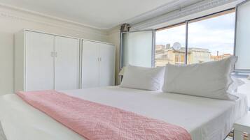 1 quarto, cortinas/cortinados opacos, ferro/tábua de engomar