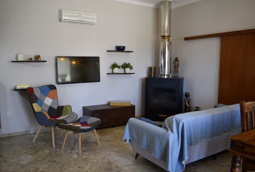 To Spitaki Dalamanara - Greece