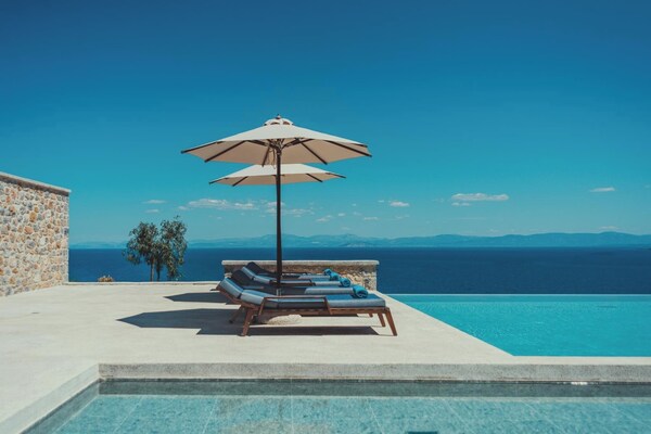 Sampatiki Suites - Seaview Luxury Suites With Breakfast And Spa - Greece