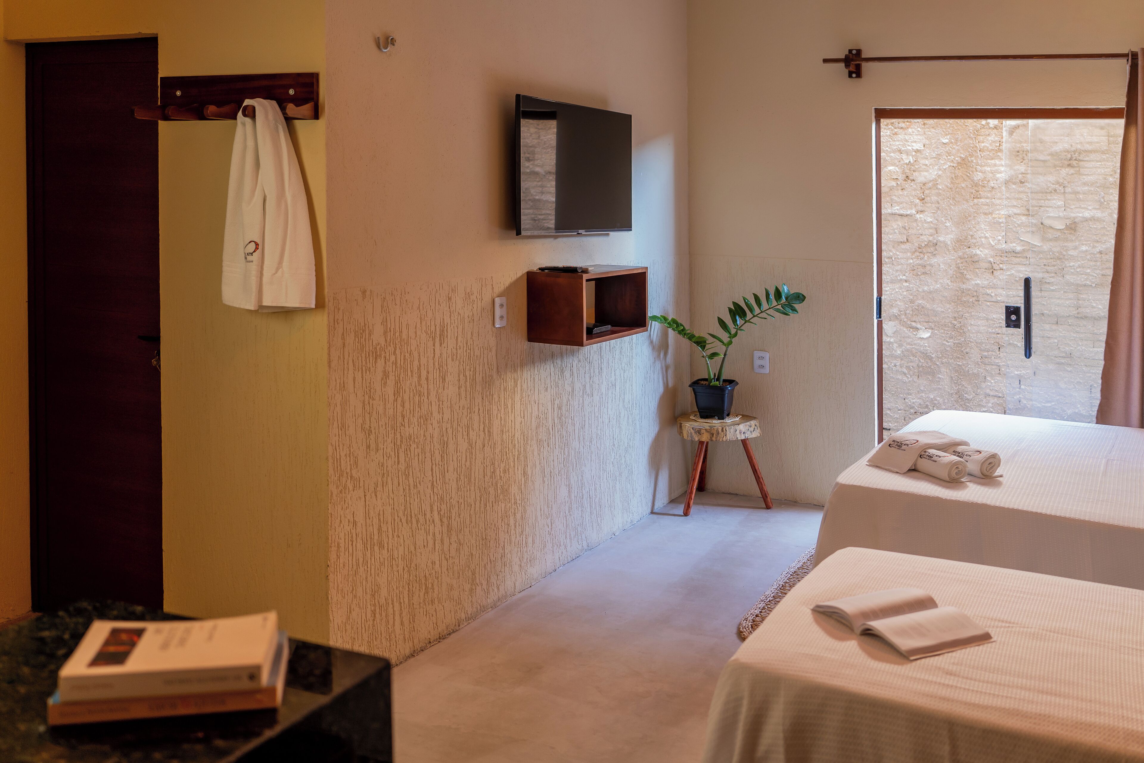 Suíte standard | 1 quarto, frigobar, Wi-Fi de cortesia, roupa de cama