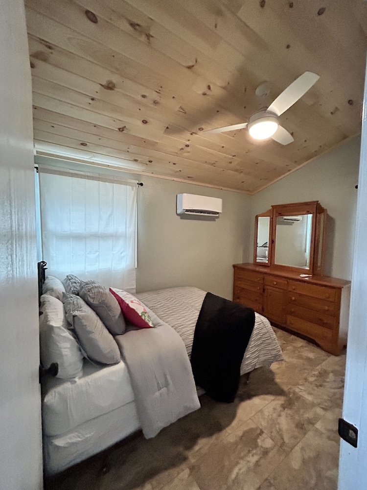 Sail Cove - Charming Colington Cottage - Pet Friendly- Community Pool ...