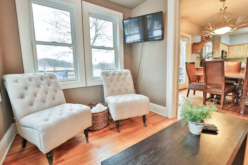 Farm House Retreat - Mankato, MN