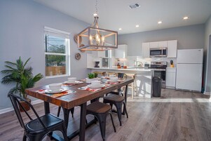 Casa (4 Bedrooms) | Sala de jantar