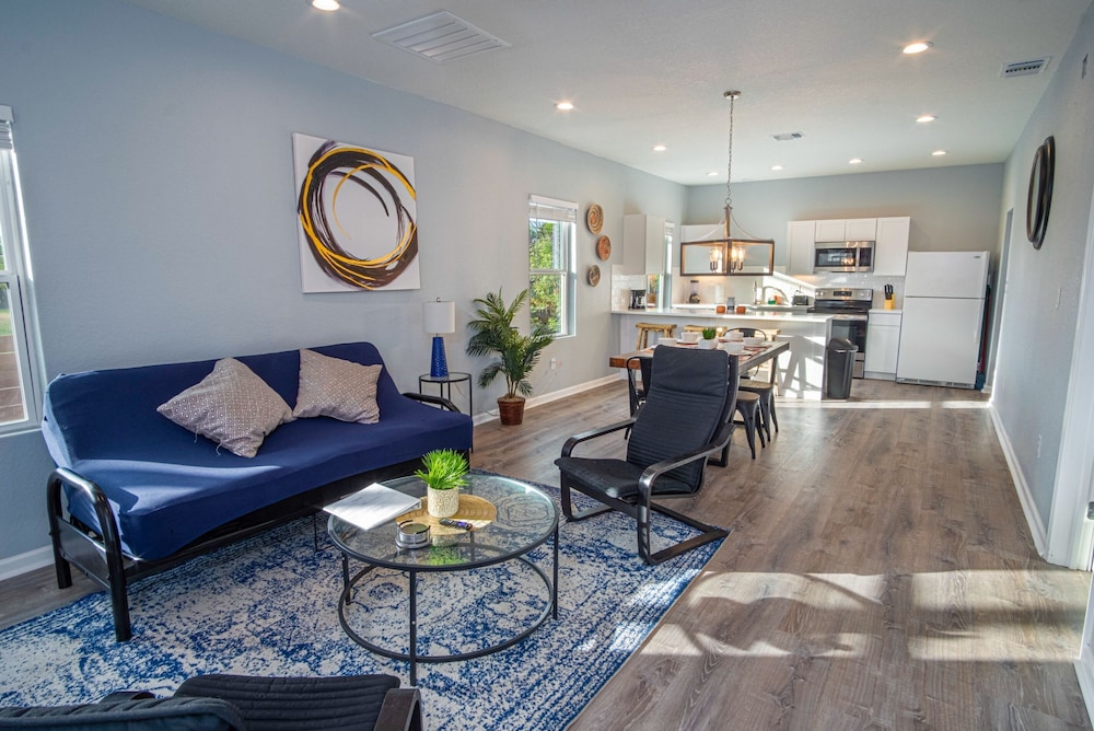 Downtown Dream Home Spacious 4br/2ba Sleeps 12! - San Antonio, TX