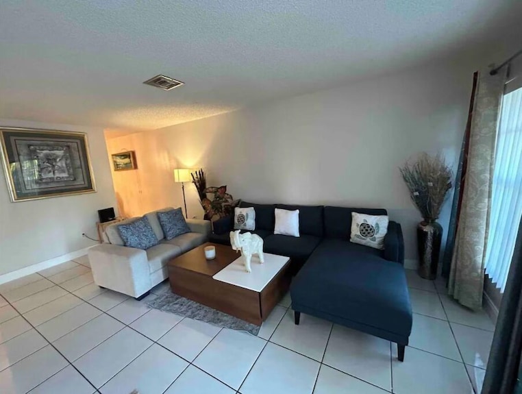 Beautiful Family Home - North Lauderdale, FL