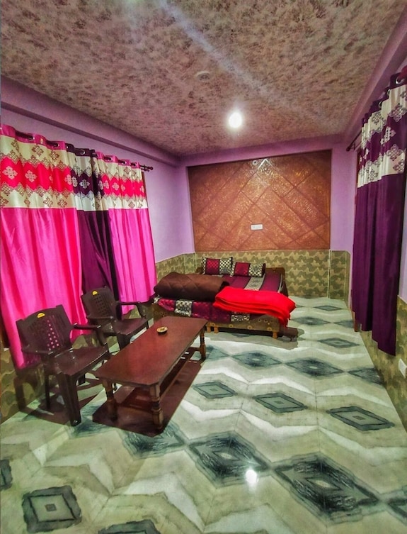 Divine Connection Guest House Kasol- Pet Friendly - Himachal Pradesh