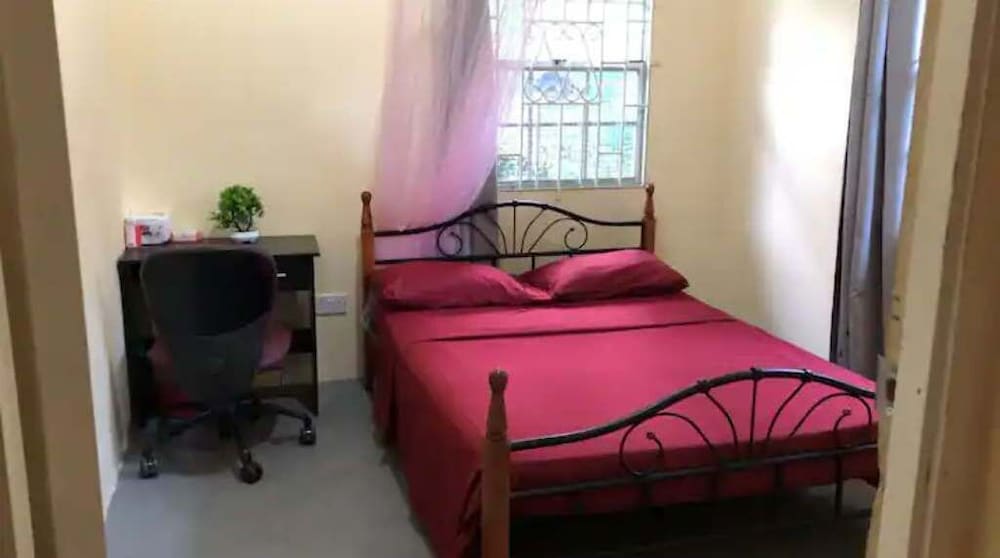 15 Minutes From The City! 3 Bedroom House - Grenada