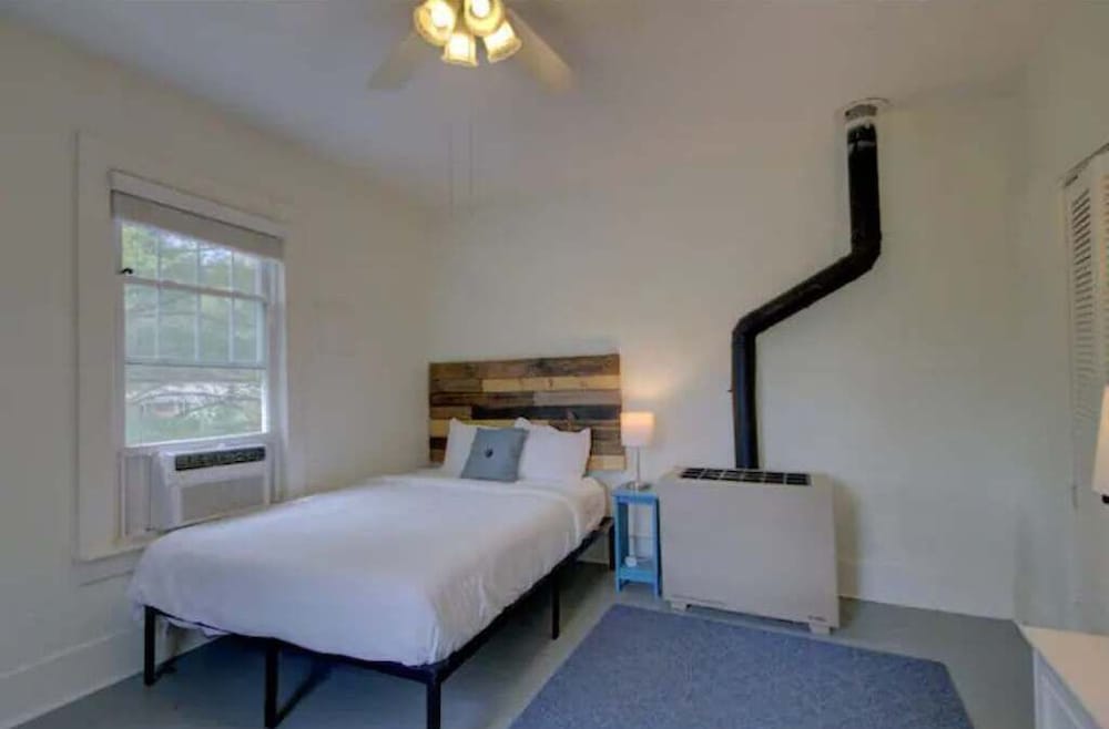 Suite 3, Quick Stroll To Downtown Black Mountain - Black Mountain, NC