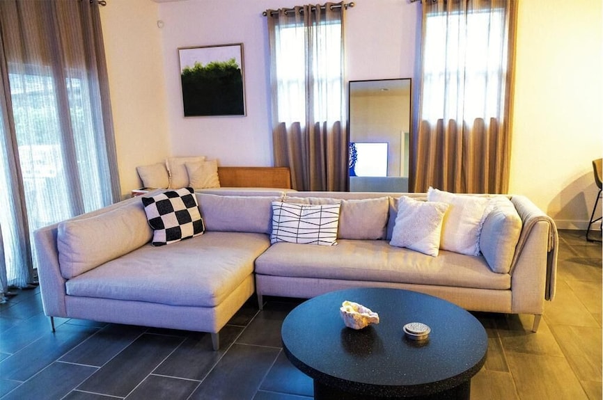 Baecation Dania! Near Fort Lauderdale Airport, Beach & Casino!\npool & Jacuzzi! - Dania Beach, FL