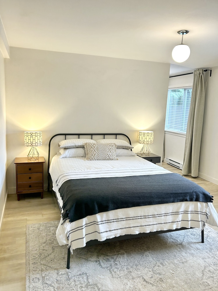 The Coziest Modern Suite W/ Private Entrance. Central Location & Pet-friendly 🐾 - Maple Ridge