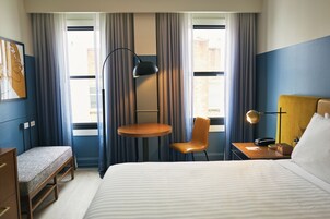 Quarto Deluxe, 1 cama king-size | Lençóis de algodão egípcio, roupa de alta qualidade, edredões de penas 