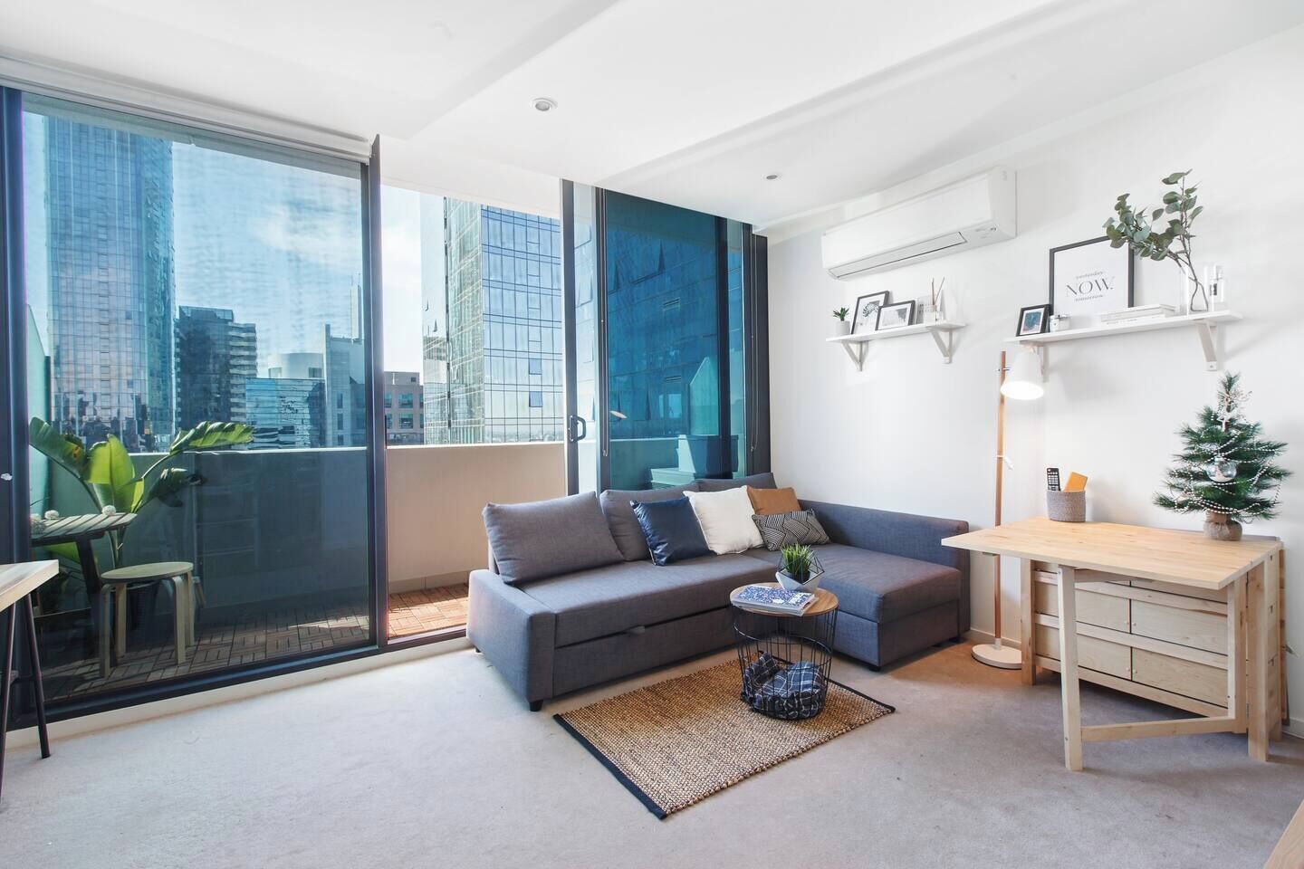 Dazzling Views From Contemporary High Rise Living - 墨爾本