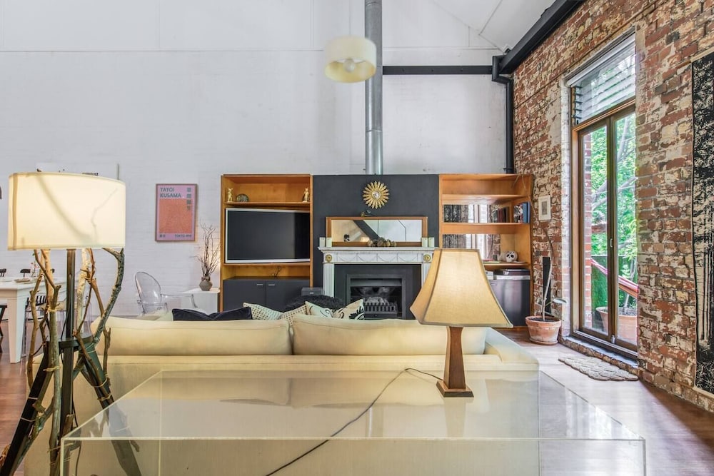 Iconic MacRobertson Chocolate Factory Conversion - Melbourne | Vrbo