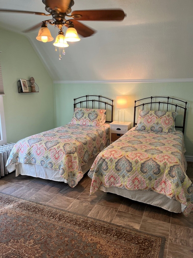 Well Maintained Home Within Three Blocks From Historic Main Street Sheridan - Sheridan, WY