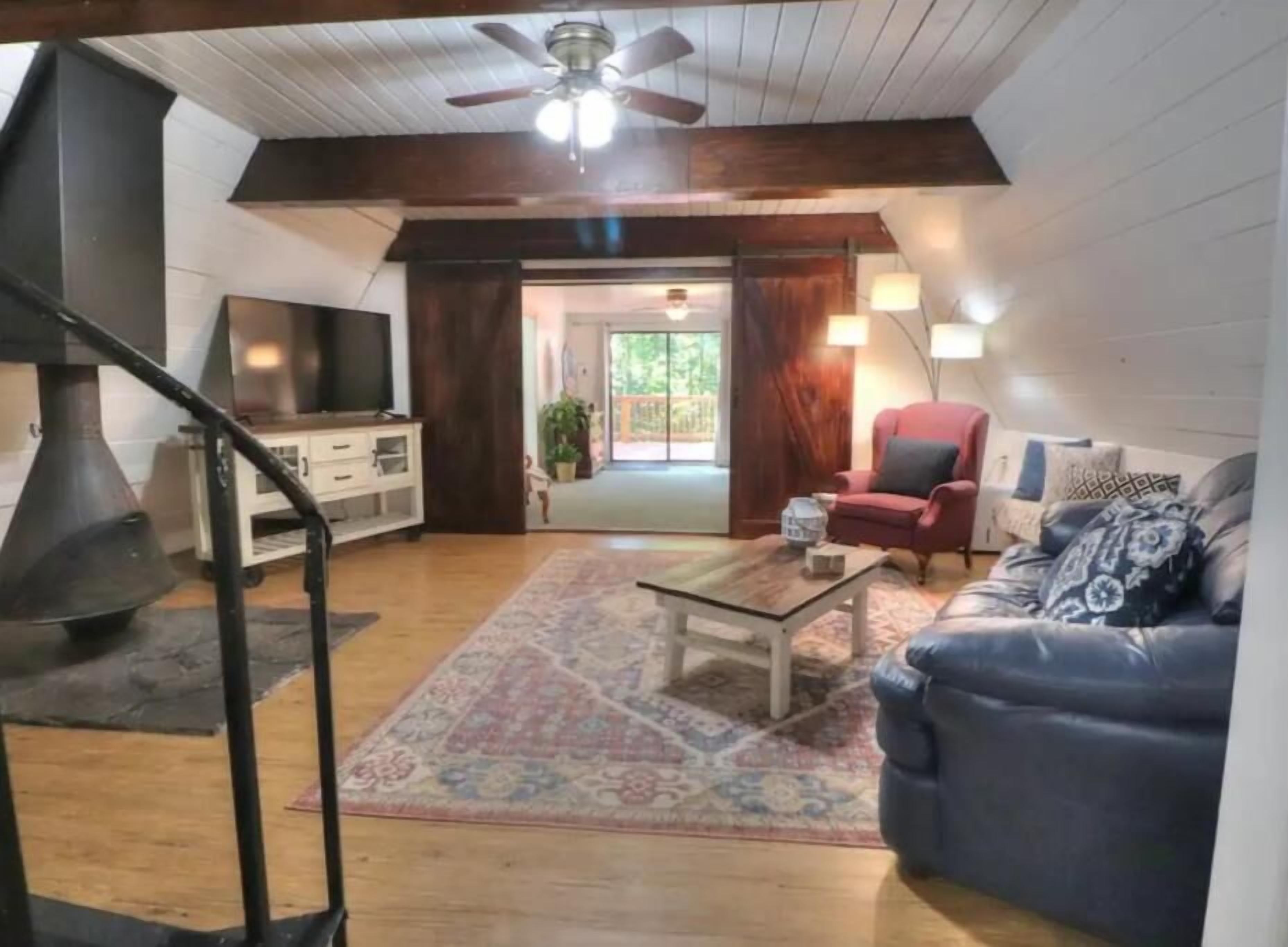 Cozy Cabin - Hot Tub! 1 Mile From Downtown Helen - Helen, GA