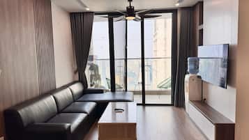 Apartamento Deluxe, 3 quartos | Sala de estar | TV de ecrã plano, lareira, Netflix, leitor de DVD