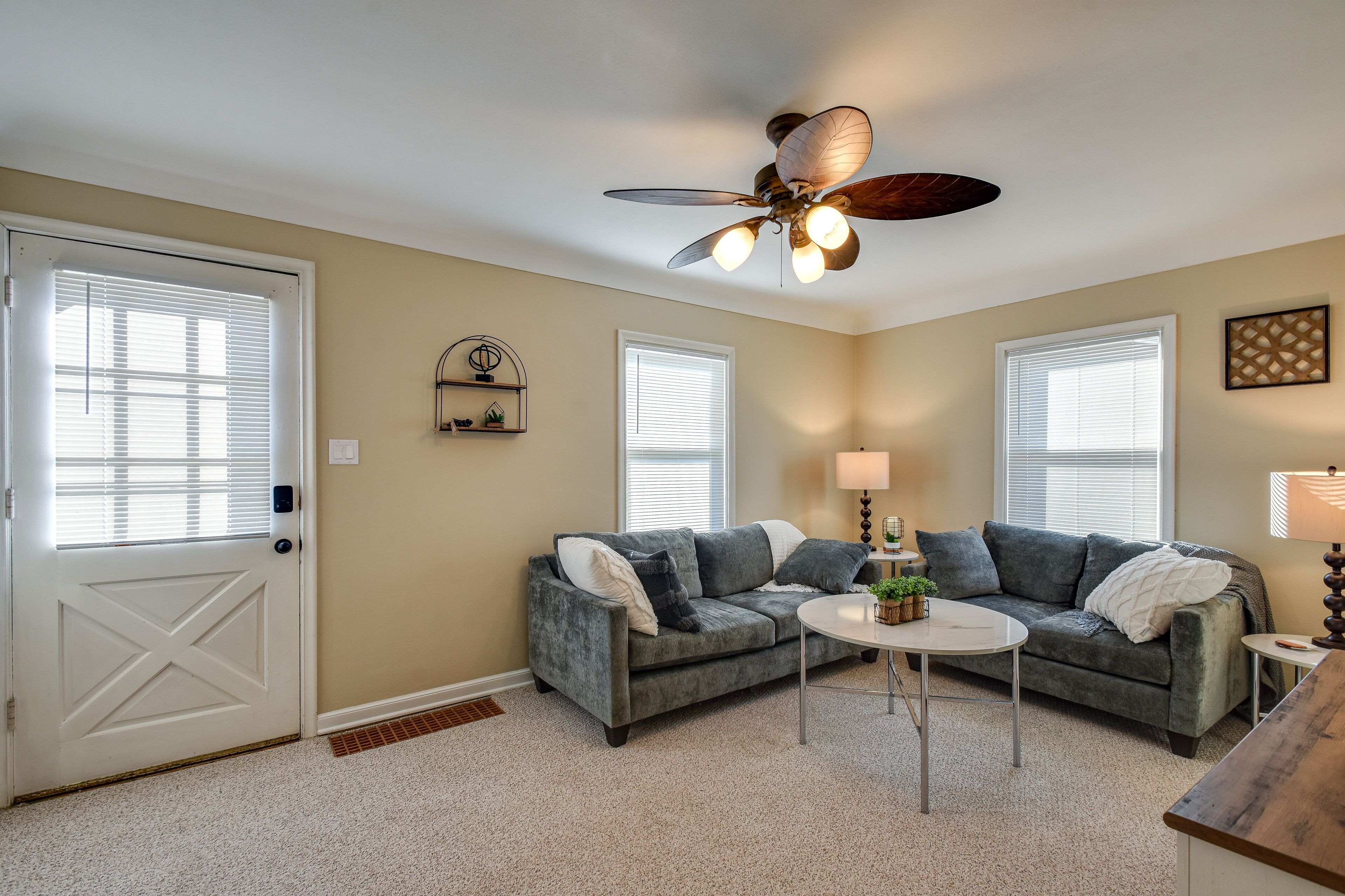 Quaint Cedar Rapids Home, 4 Mi To Downtown! - Cedar Rapids, IA