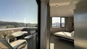 Suíte | Roupas de cama premium, frigobar, cofres nos quartos, escrivaninha
