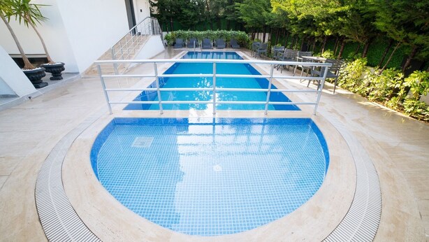 Piscina exterior sazonal