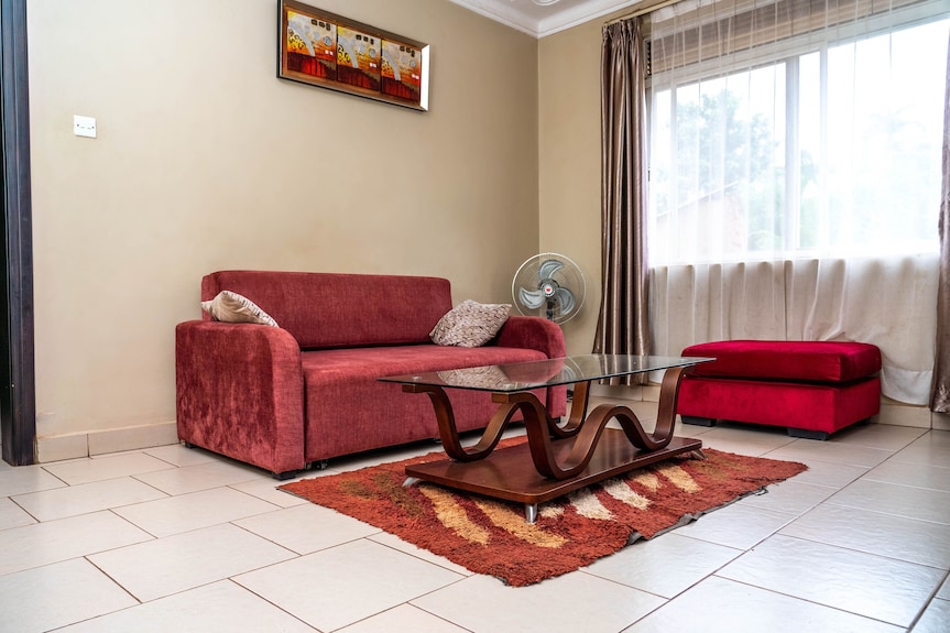 2 Minute Walk To The American Embassy\nnestled In The Heart Of Town - Kampala