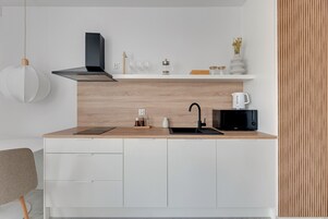 Apartamento Clássico | Cozinha privada | Minifrigorífico, um micro-ondas, uma placa de cozinha 
