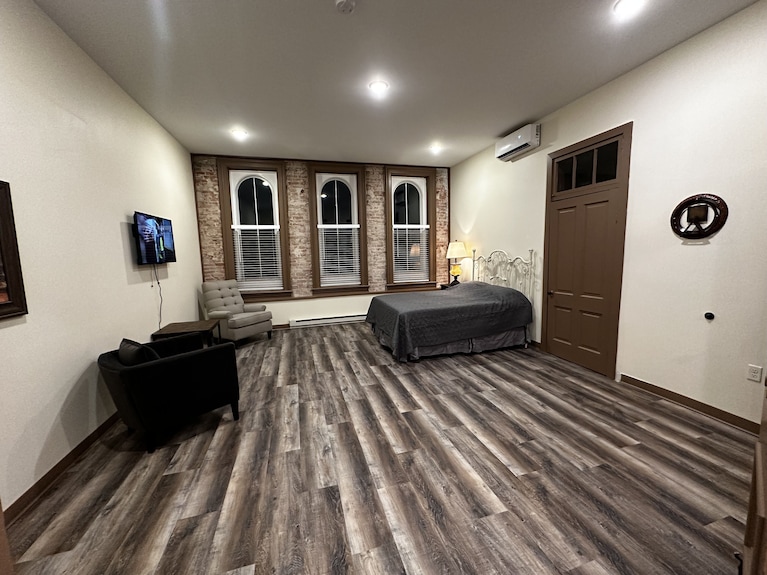 Cozy 1 Bedroom Apartment Located In Beautiful Downtown New Ulm Mn. - Flandrau State Park, New Ulm