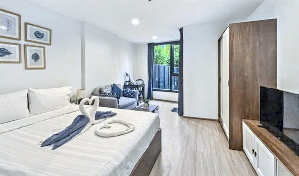 The Base - New Studio Great Location, Shared Pool - Phuket