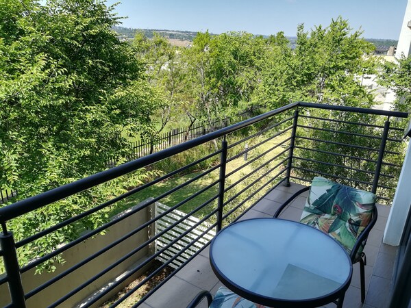 Luxurious 1bed Studio, Self-check In, Free Parking - Sandton