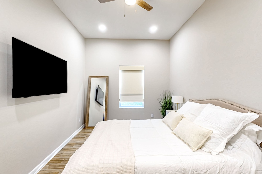Brand-new House With Enclosed Yard, Central Ac, & High-end Appliances - McAllen, TX