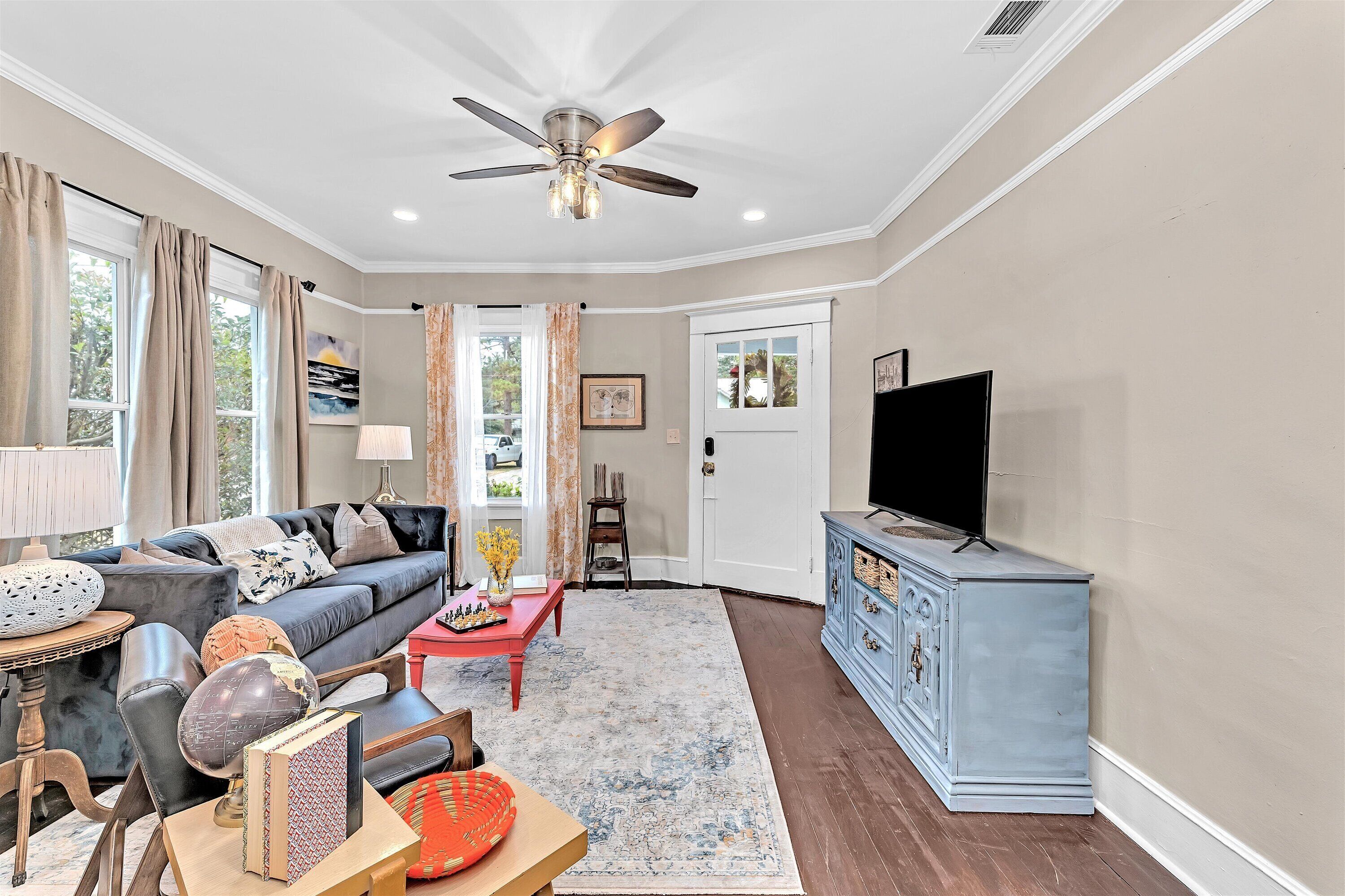 Beautifully Decorated And Well-appointed 2bedroom 1 Bathroom Home Centrally Located In Augusta. The Sleeping Arrangements For This Property Are 1 King Bed And 2 Double Beds. - Augusta National Golf Club