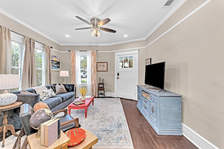 Beautifully Decorated And Well-appointed 2bedroom 1 Bathroom Home Centrally Located In Augusta. The Sleeping Arrangements For This Property Are 1 King Bed And 2 Double Beds. - Augusta National Golf Club