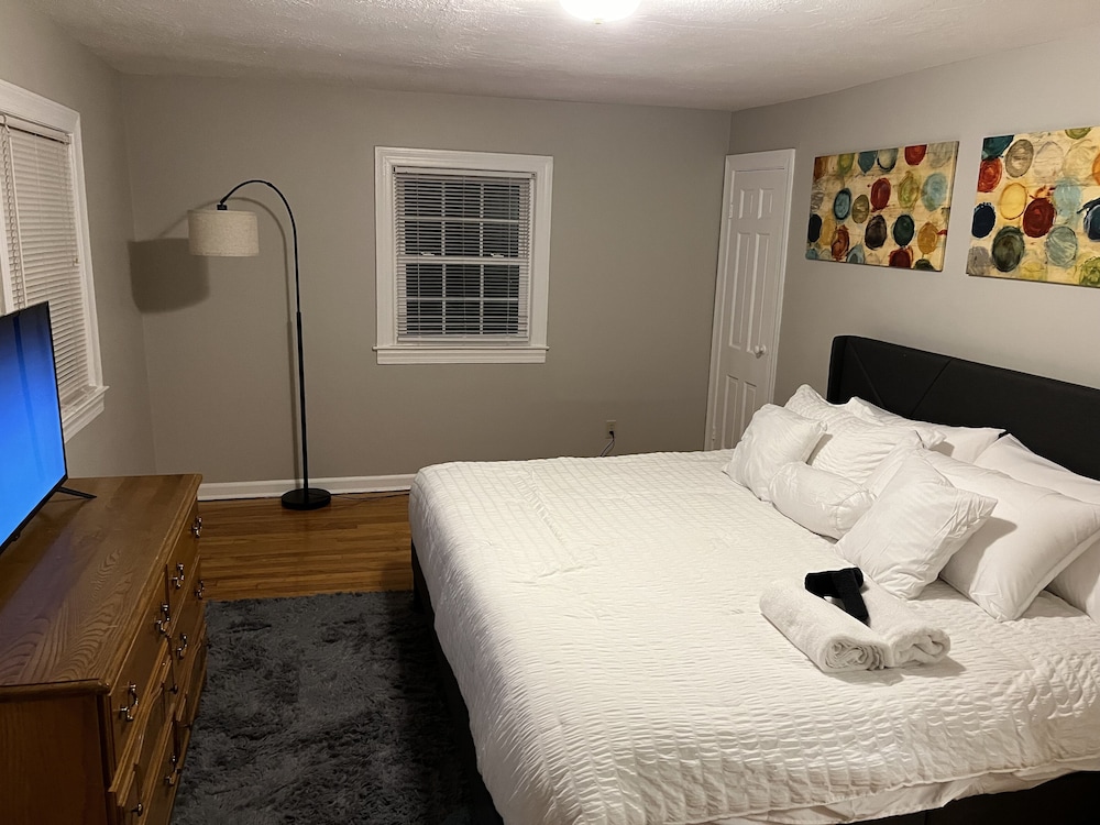 King Bed! Cozy Home Minutes From Broad Ripple Ave - Central Park, Carmel