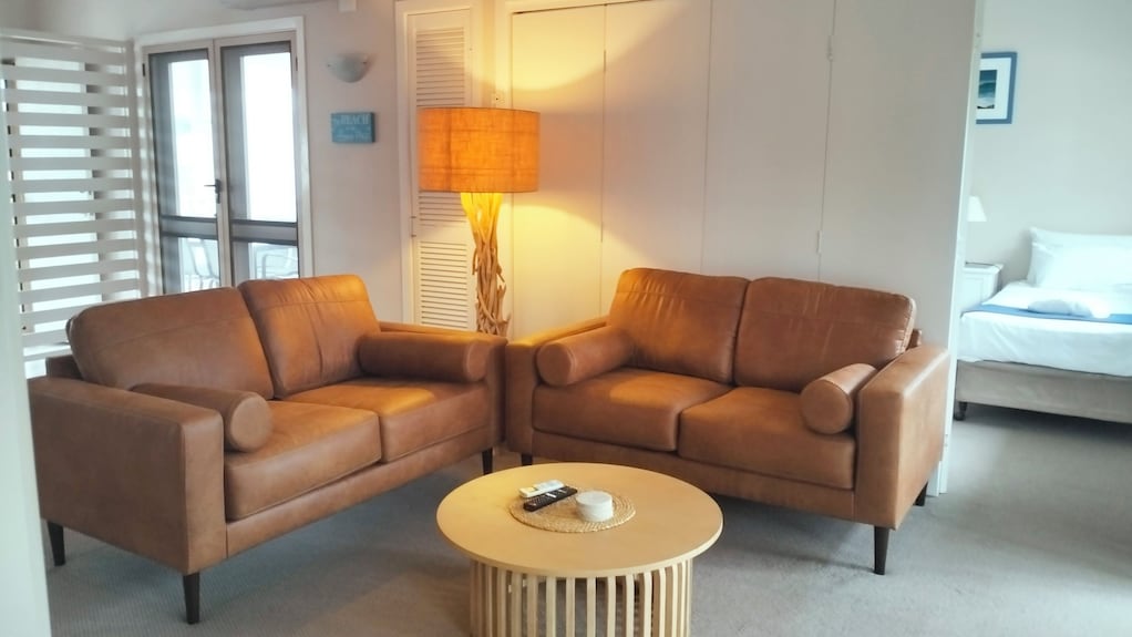 Hastings Cove - 2 Bedroom Upstairs Garden Apartment! - Hastings Point