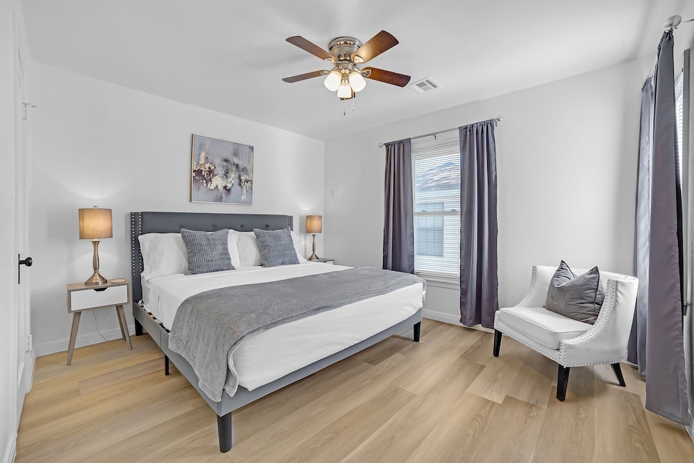 Charming Midtown Tulsa Home Steps From Expo Square. - Tulsa | Vrbo