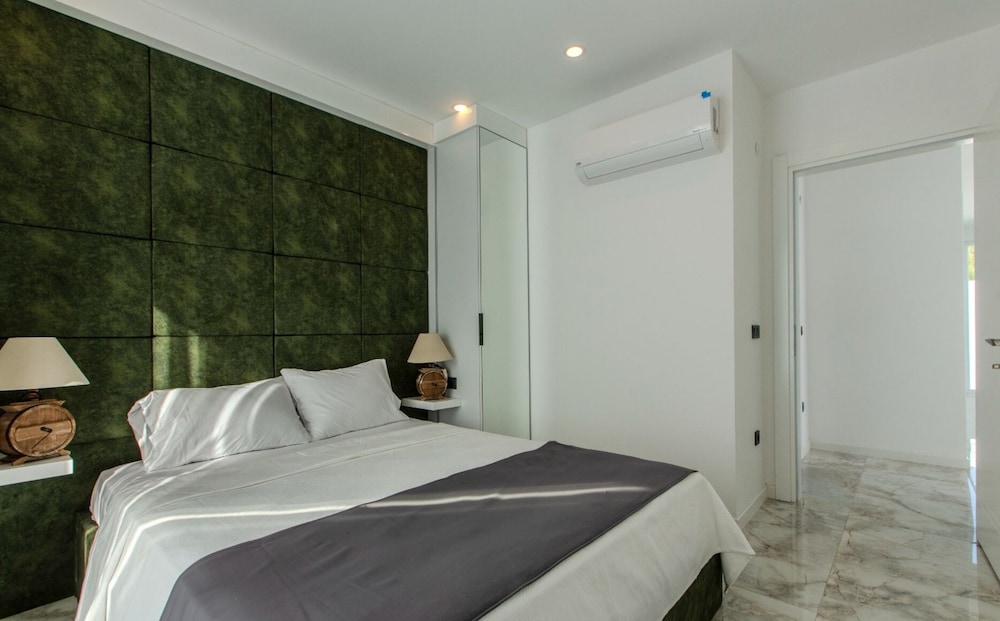 Luxury Escape With Stunning Views & Heated Jacuzzi, 1002 - Konakli