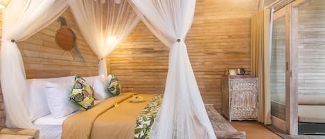 Roupas de cama antialérgicas, frigobar, escrivaninha, Wi-Fi de cortesia