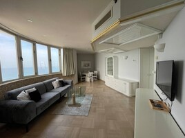 Apartamento Panorâmico | Secretária, cortinas/cortinados opacos, quartos insonorizados 