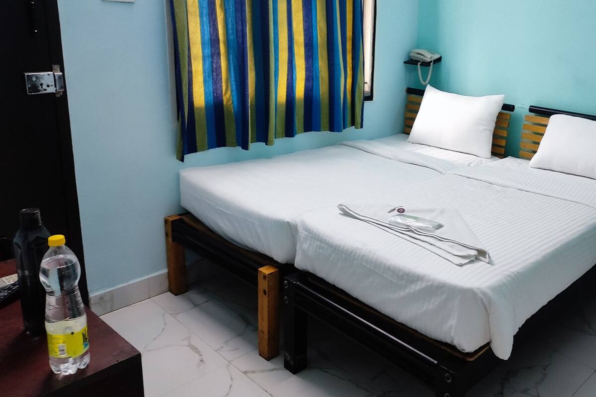 Quarto Duplo Deluxe | Camas de colchão viscoelástico, Wi-fi grátis, roupa de cama fornecida