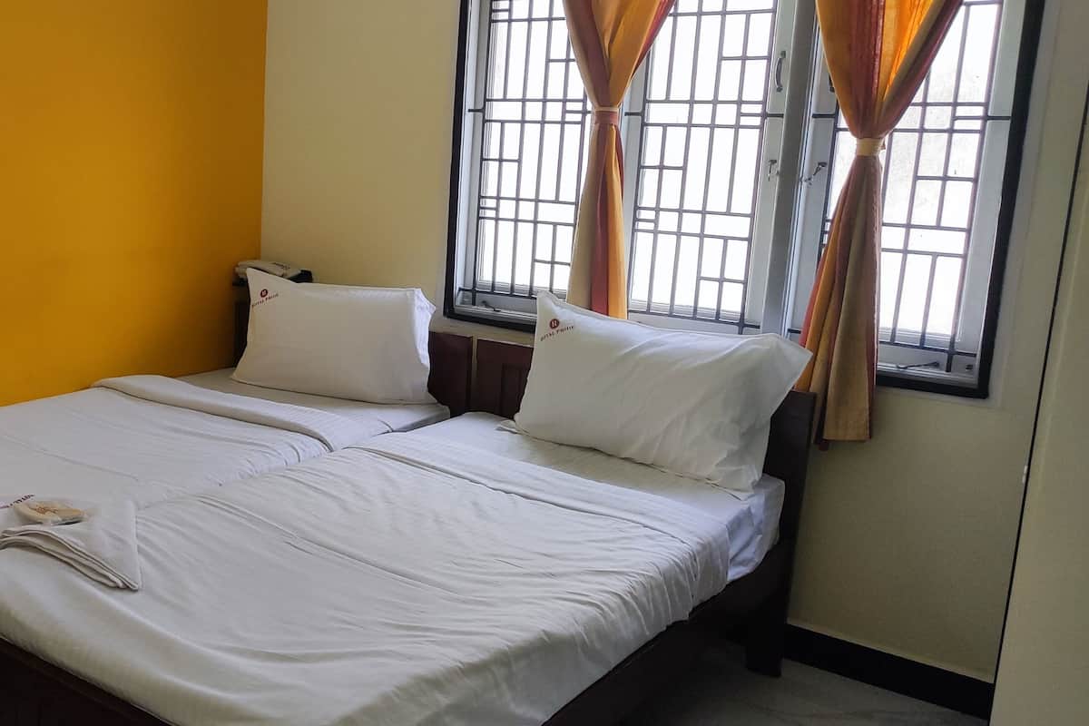 Quarto Duplo Familiar, 1 quarto, não fumadores, Vista para a cidade | Camas de colchão viscoelástico, Wi-fi grátis, roupa de cama fornecida